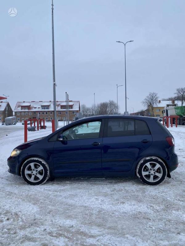 Blue Volkswagen Golf 2005 in Klaipeda, with an engine capacity of 1.40 L and mileage of 266 thousand km for 1650 €, photo 6 on AUTOMOTO.COM.LV