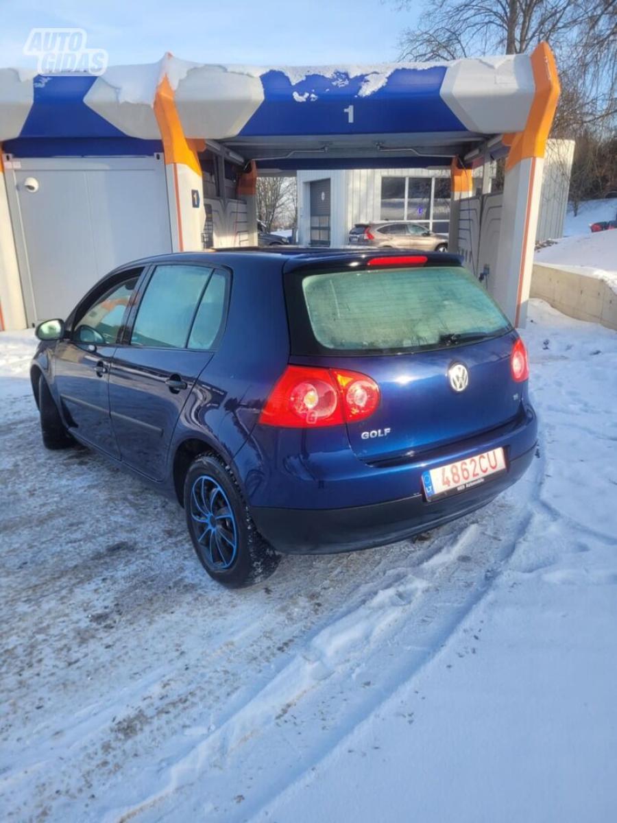 Blue Volkswagen Golf 2005 in Alytus, with an engine capacity of 1.60 L and mileage of 221 thousand km for 1100 €, photo 7 on AUTOMOTO.COM.LV