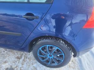 Blue Volkswagen Golf 2005 in Alytus, with an engine capacity of 1.60 L and mileage of 221 thousand km for 1100 €, photo 8 on AUTOMOTO.COM.LV