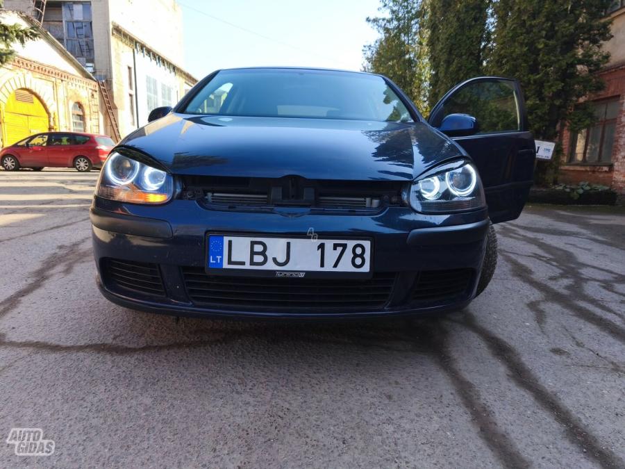 Zils Volkswagen Golf 2005 Kauņa, ar dzinēja tilpumu 1.90 L un nobraukumu 239 tūkst. km par 600 €, foto 1 vietnē AUTOMOTO.COM.LV