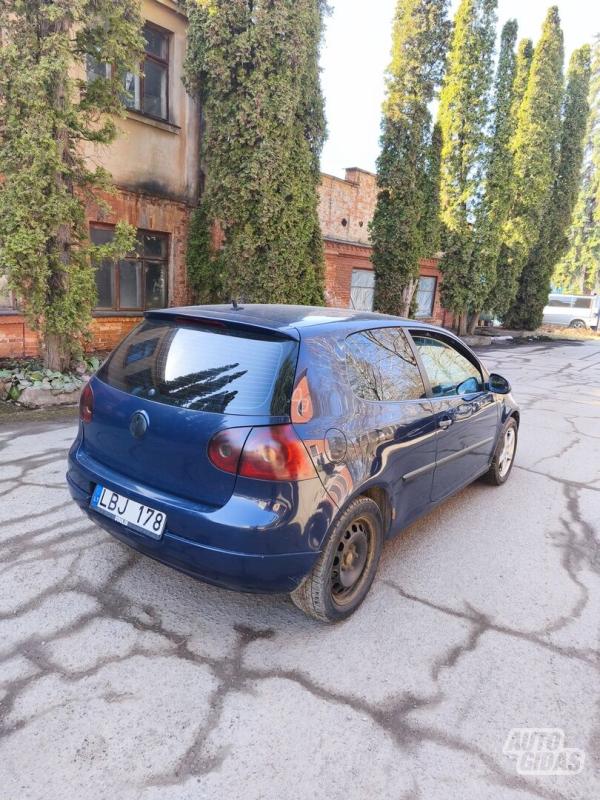 Zils Volkswagen Golf 2005 Kauņa, ar dzinēja tilpumu 1.90 L un nobraukumu 239 tūkst. km par 600 €, foto 5 vietnē AUTOMOTO.COM.LV