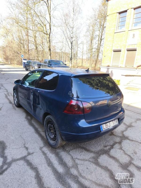 Zils Volkswagen Golf 2005 Kauņa, ar dzinēja tilpumu 1.90 L un nobraukumu 239 tūkst. km par 600 €, foto 6 vietnē AUTOMOTO.COM.LV