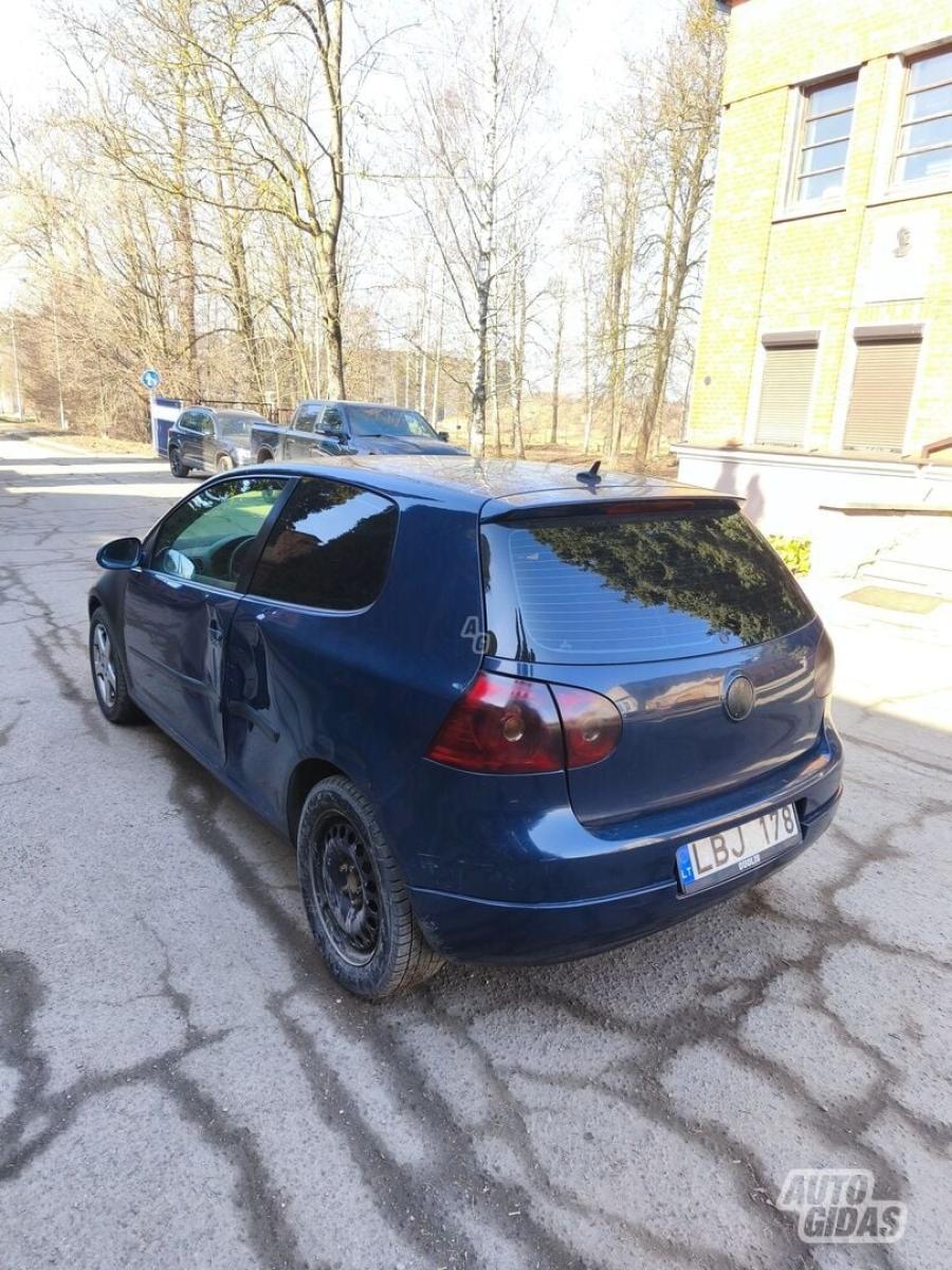 Zils Volkswagen Golf 2005 Kauņa, ar dzinēja tilpumu 1.90 L un nobraukumu 239 tūkst. km par 600 €, foto 6 vietnē AUTOMOTO.COM.LV