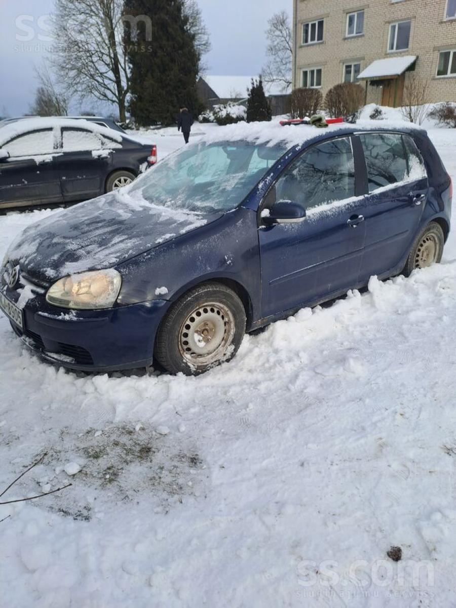 Zils Volkswagen Golf 2005 Bauska, ar dzinēja tilpumu 1.90 L un nobraukumu 100 tūkst. km par 800 €, foto 1 vietnē AUTOMOTO.COM.LV