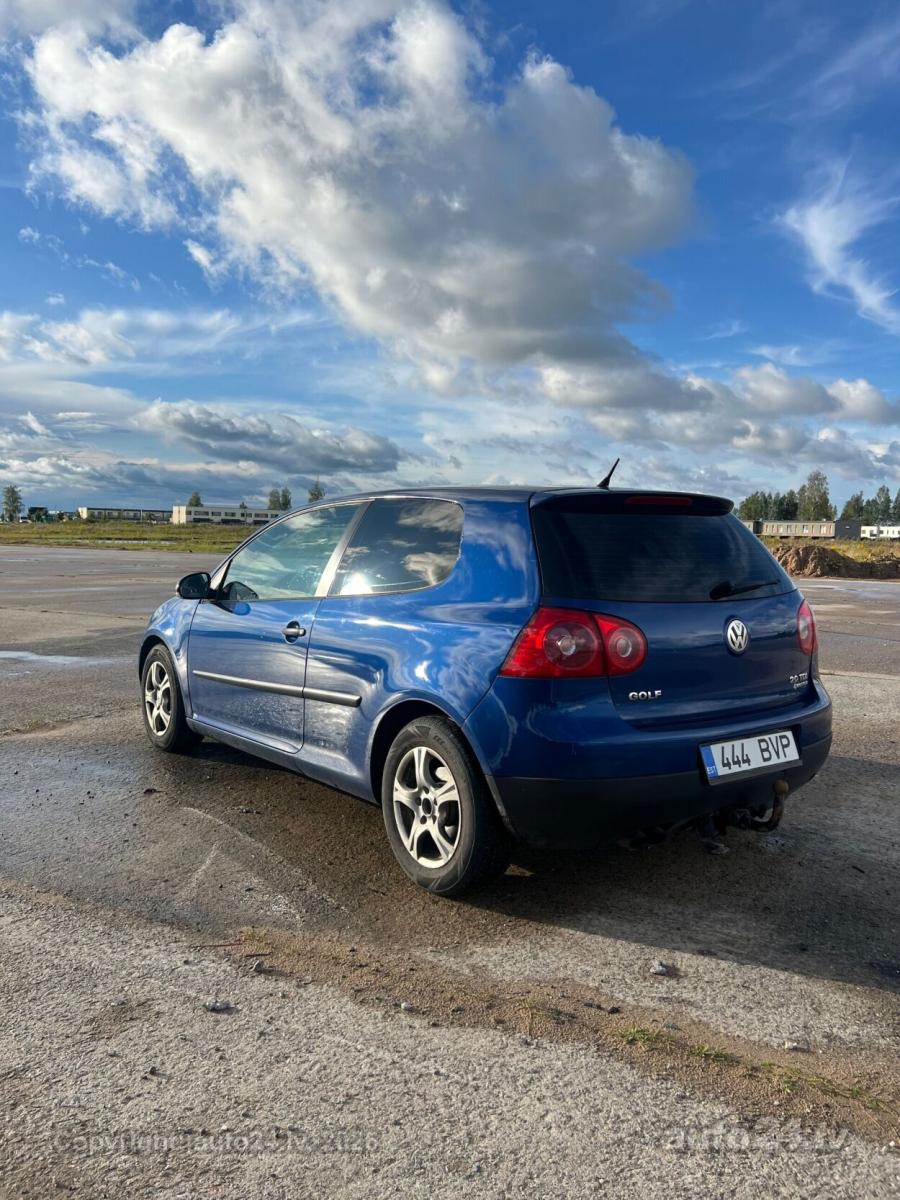 Zils Volkswagen Golf 2005 Tartu, ar dzinēja tilpumu 2.00 L un nobraukumu 321 tūkst. km par 3000 €, foto 2 vietnē AUTOMOTO.COM.LV
