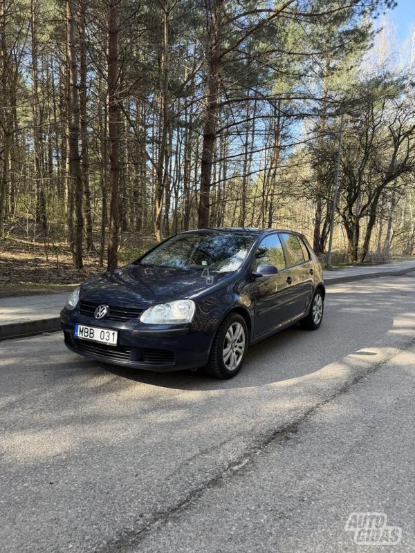 Zils Volkswagen Golf 2005 Viļņa, ar dzinēja tilpumu 2.00 L un nobraukumu 400 tūkst. km par 1390 €, foto 1 vietnē AUTOMOTO.COM.LV