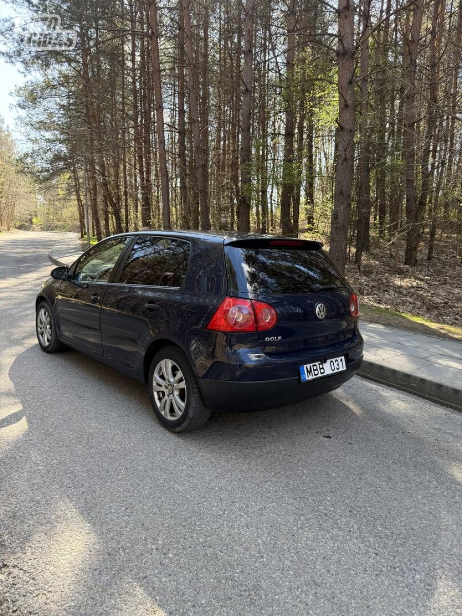 Zils Volkswagen Golf 2005 Viļņa, ar dzinēja tilpumu 2.00 L un nobraukumu 400 tūkst. km par 1390 €, foto 5 vietnē AUTOMOTO.COM.LV