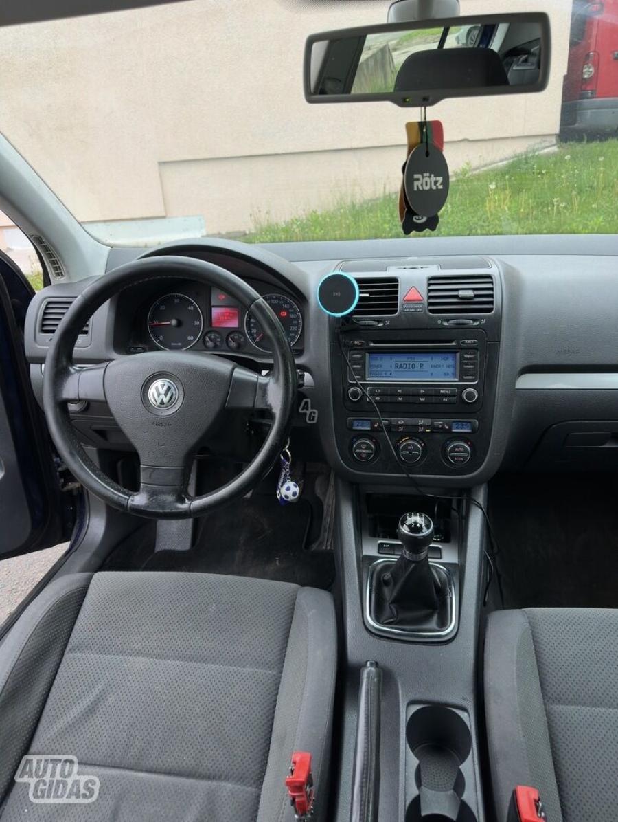 Zils Volkswagen Golf 2005 Viļņa, ar dzinēja tilpumu 2.00 L un nobraukumu 280 tūkst. km par 1450 €, foto 5 vietnē AUTOMOTO.COM.LV