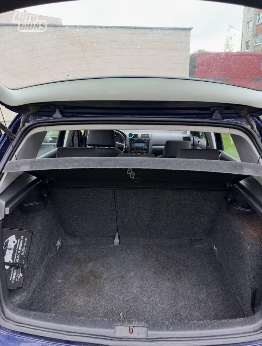Zils Volkswagen Golf 2005 Viļņa, ar dzinēja tilpumu 2.00 L un nobraukumu 280 tūkst. km par 1450 €, foto 7 vietnē AUTOMOTO.COM.LV