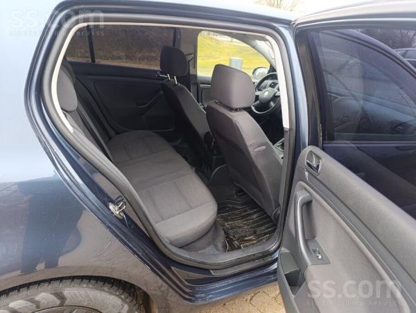 Blue Volkswagen Golf 2005 in Liepaja, with an engine capacity of 1.60 L and mileage of 184 thousand km for 2800 €, photo 7 on AUTOMOTO.COM.LV