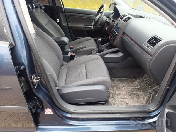 Blue Volkswagen Golf 2005 in Liepaja, with an engine capacity of 1.60 L and mileage of 184 thousand km for 2800 €, photo 8 on AUTOMOTO.COM.LV