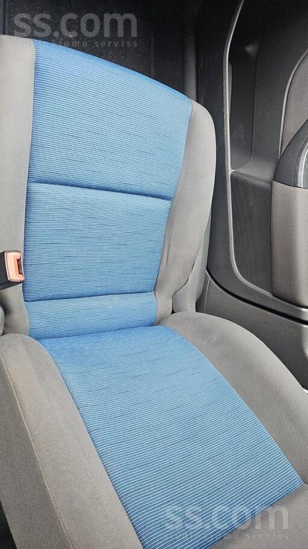 Blue Volkswagen Golf 2005 in Ogre, with an engine capacity of 1.90 L and mileage of 250 thousand km for 1650 €, photo 4 on AUTOMOTO.COM.LV