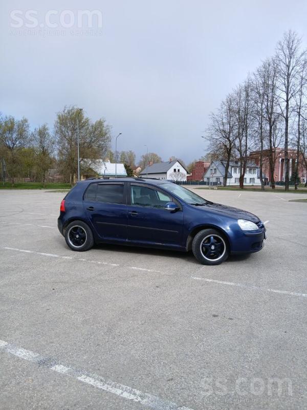 Blue Volkswagen Golf 2005 in Jekabpils, with an engine capacity of 1.60 L and mileage of 264 thousand km for 2700 €, photo 2 on AUTOMOTO.COM.LV