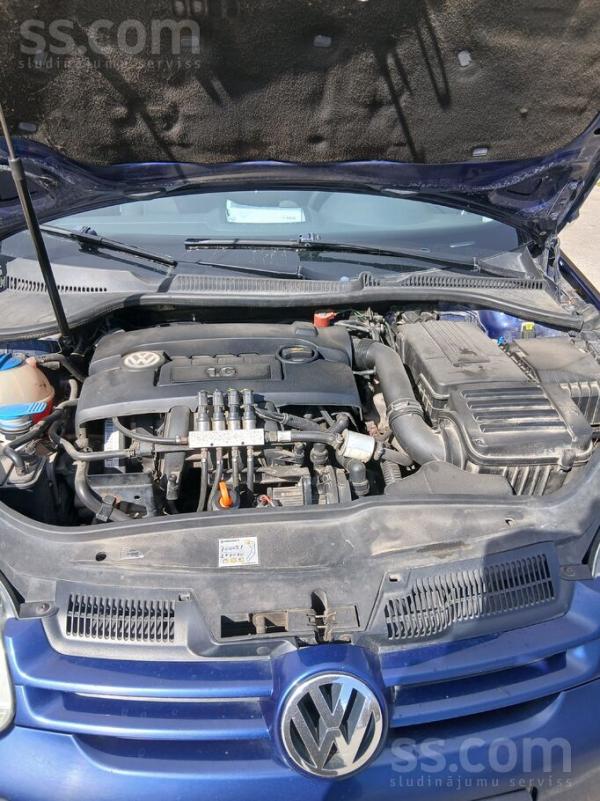Blue Volkswagen Golf 2005 in Jekabpils, with an engine capacity of 1.60 L and mileage of 264 thousand km for 2700 €, photo 4 on AUTOMOTO.COM.LV