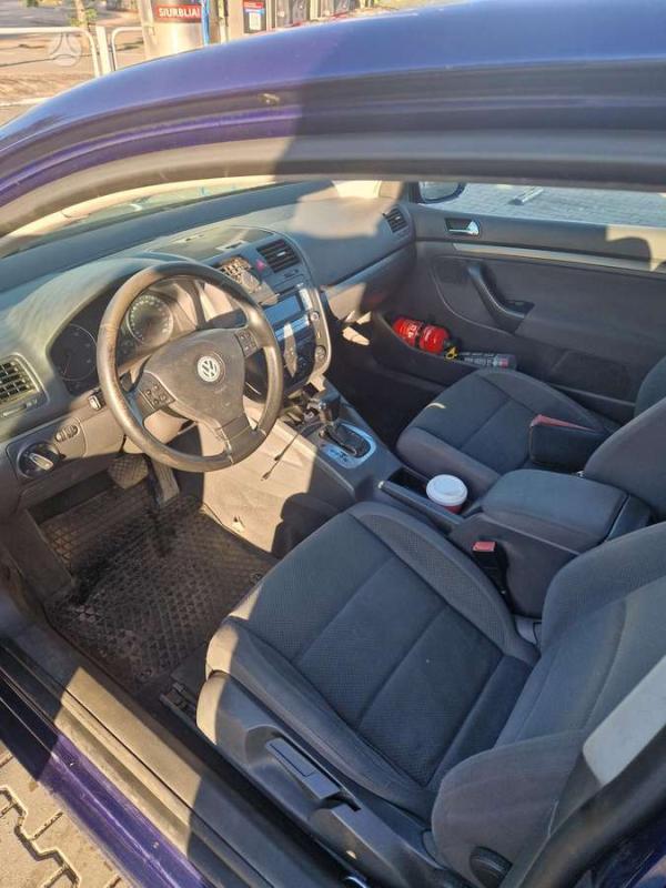 Blue Volkswagen Golf 2005 in Kaunas, with an engine capacity of 1.90 L and mileage of 252 thousand km for 1750 €, photo 6 on AUTOMOTO.COM.LV