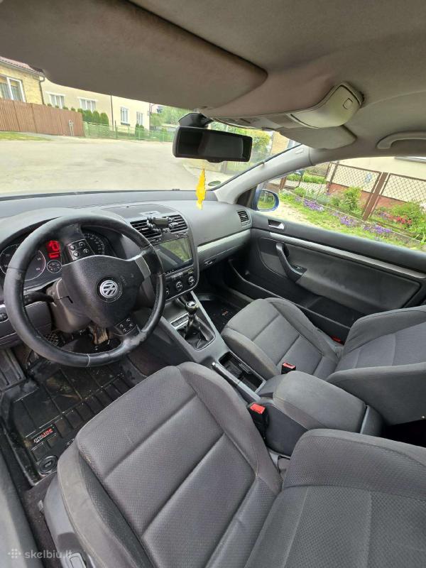Zils Volkswagen Golf 2005 Šauļi, ar dzinēja tilpumu 1.90 L un nobraukumu 380 tūkst. km par 1100 €, foto 1 vietnē AUTOMOTO.COM.LV