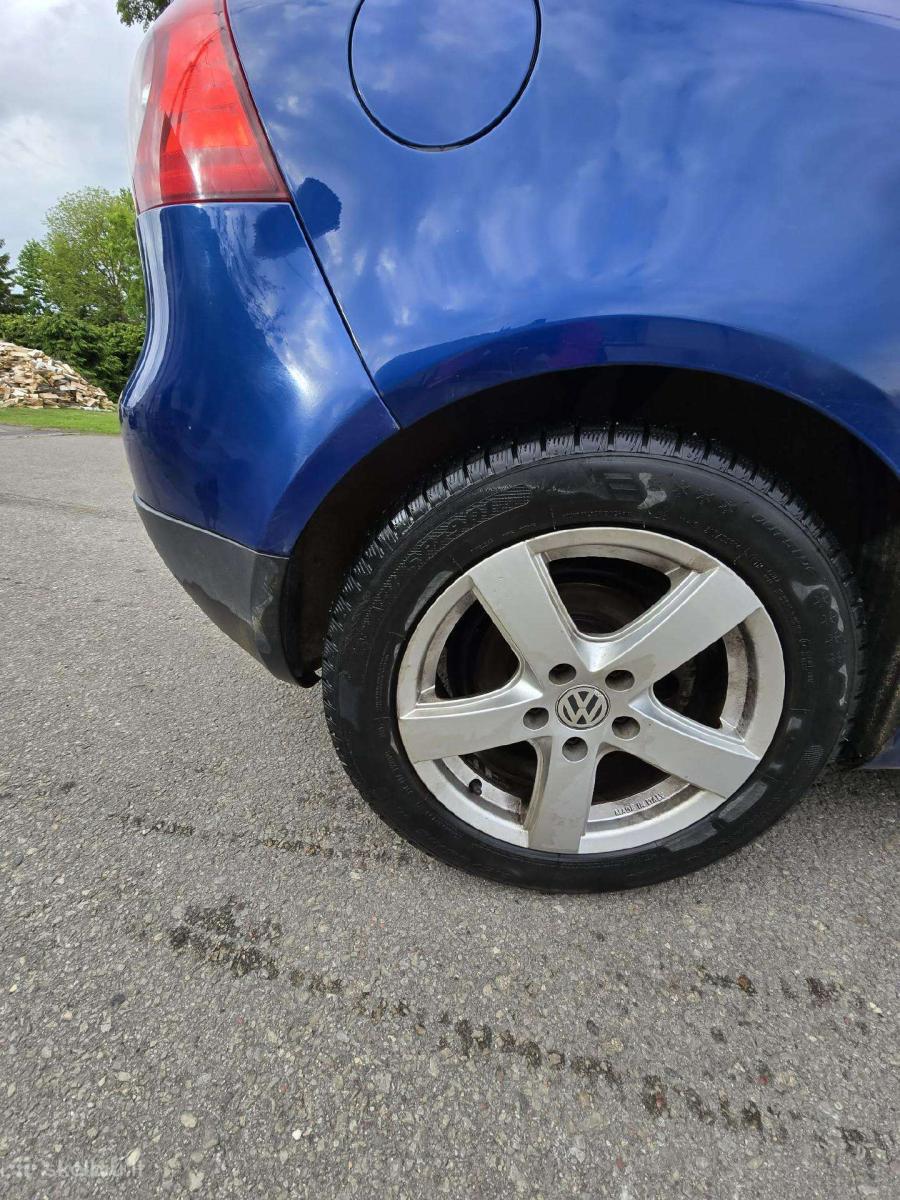 Zils Volkswagen Golf 2005 Šauļi, ar dzinēja tilpumu 1.90 L un nobraukumu 380 tūkst. km par 1100 €, foto 7 vietnē AUTOMOTO.COM.LV