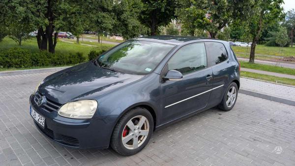 Blue Volkswagen Golf 2005 in Kaunas, with an engine capacity of 1.90 L and mileage of 310 thousand km for 1600 €, photo 1 on AUTOMOTO.COM.LV