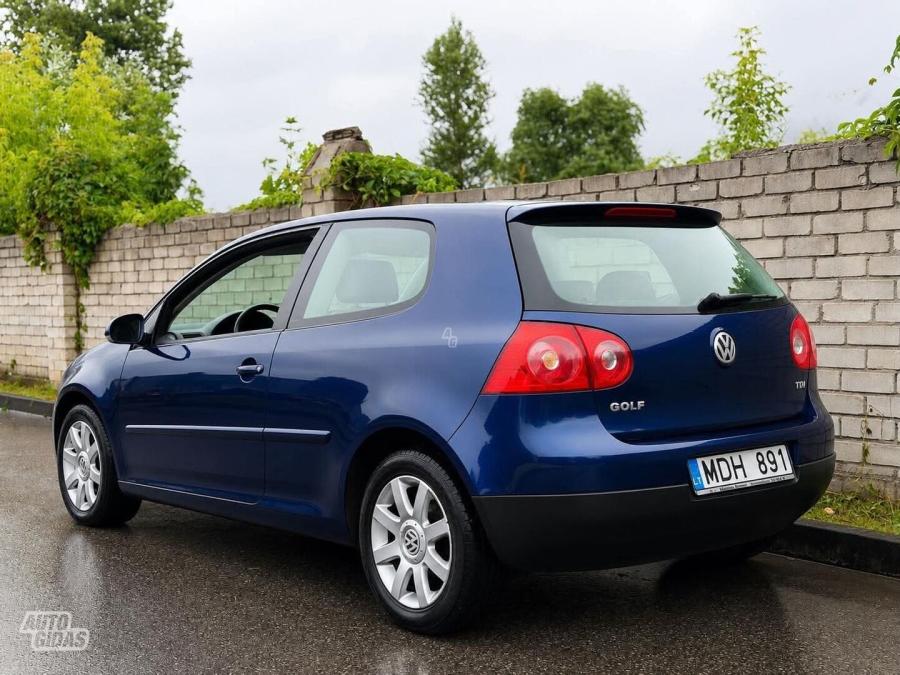 Zils Volkswagen Golf 2005 Kauņa, ar dzinēja tilpumu 1.90 L un nobraukumu 246 tūkst. km par 2500 €, foto 5 vietnē AUTOMOTO.COM.LV
