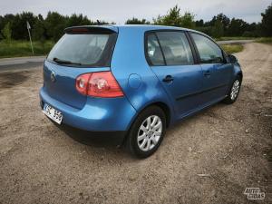 Zils Volkswagen Golf 2005 Viļņa, ar dzinēja tilpumu 1.60 L un nobraukumu 230 tūkst. km par 950 €, foto 4 vietnē AUTOMOTO.COM.LV