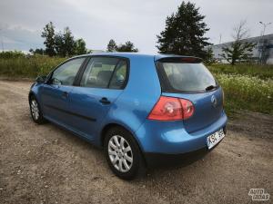 Zils Volkswagen Golf 2005 Viļņa, ar dzinēja tilpumu 1.60 L un nobraukumu 230 tūkst. km par 950 €, foto 5 vietnē AUTOMOTO.COM.LV