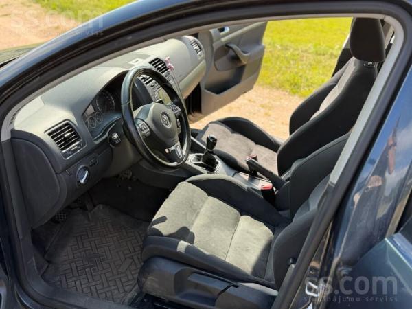Zils Volkswagen Golf 2005 Cēsis, ar dzinēja tilpumu 2.00 L un nobraukumu 326 tūkst. km par 2450 €, foto 8 vietnē AUTOMOTO.COM.LV