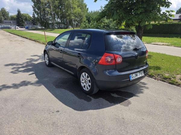 Blue Volkswagen Golf 2005 in Kaunas, with an engine capacity of 1.90 L and mileage of 374 thousand km for 1650 €, photo 4 on AUTOMOTO.COM.LV