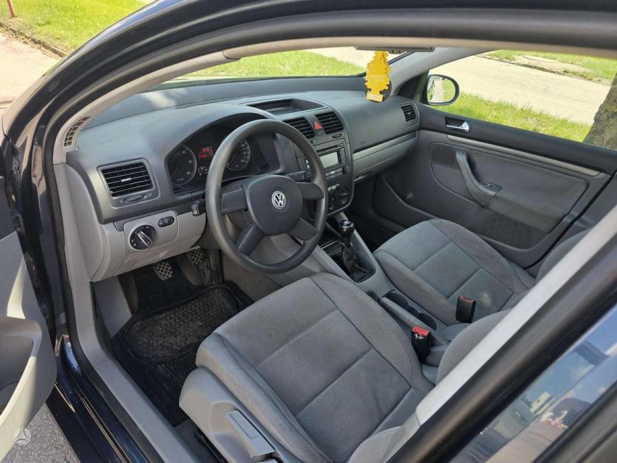 Blue Volkswagen Golf 2005 in Kaunas, with an engine capacity of 1.90 L and mileage of 374 thousand km for 1650 €, photo 7 on AUTOMOTO.COM.LV