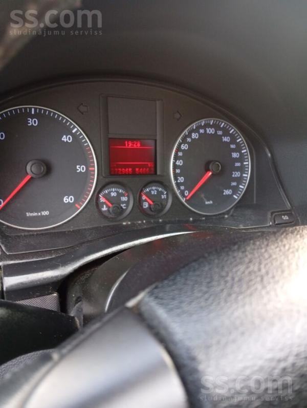 Blue Volkswagen Golf 2005 in Rezekne, with an engine capacity of 1.90 L and mileage of 273 thousand km for 1700 €, photo 8 on AUTOMOTO.COM.LV