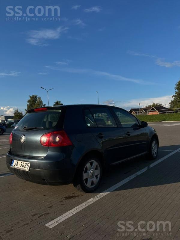 Фольксваген Гольф 2005 в Лудза на AUTOMOTO.COM.LV Синий Фольксваген Гольф 2005 в Лудза, объемом двигателя 1.40 л и пробегом 275 тыс. км за 1400 €, фото 4 на AUTOMOTO.COM.LV