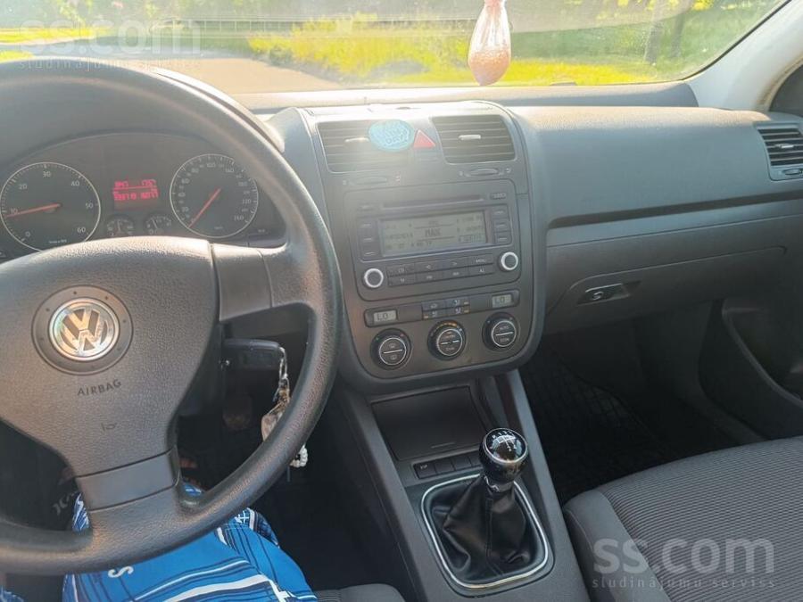 Blue Volkswagen Golf 2006 in Tukums, with an engine capacity of 2.00 L and mileage of 320 thousand km for 2500 €, photo 8 on AUTOMOTO.COM.LV