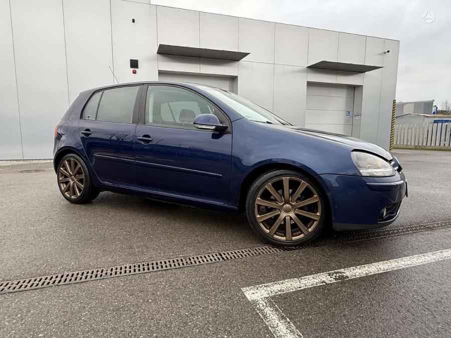 Blue Volkswagen Golf 2006 in Kaunas, with an engine capacity of 2.00 L and mileage of 302 thousand km for 2450 €, photo 2 on AUTOMOTO.COM.LV