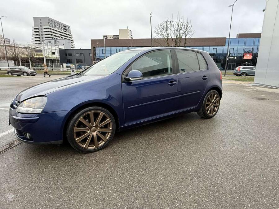 Blue Volkswagen Golf 2006 in Kaunas, with an engine capacity of 2.00 L and mileage of 302 thousand km for 2450 €, photo 3 on AUTOMOTO.COM.LV
