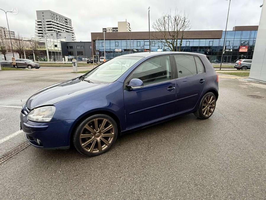 Blue Volkswagen Golf 2006 in Kaunas, with an engine capacity of 2.00 L and mileage of 302 thousand km for 2450 €, photo 4 on AUTOMOTO.COM.LV