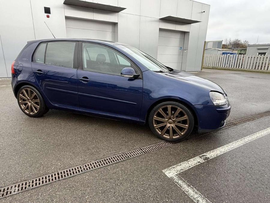 Blue Volkswagen Golf 2006 in Kaunas, with an engine capacity of 2.00 L and mileage of 302 thousand km for 2450 €, photo 5 on AUTOMOTO.COM.LV