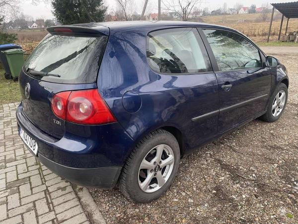 Zils Volkswagen Golf 2006 Viļņa, ar dzinēja tilpumu 1.90 L un nobraukumu 357 tūkst. km par 1000 €, foto 3 vietnē AUTOMOTO.COM.LV