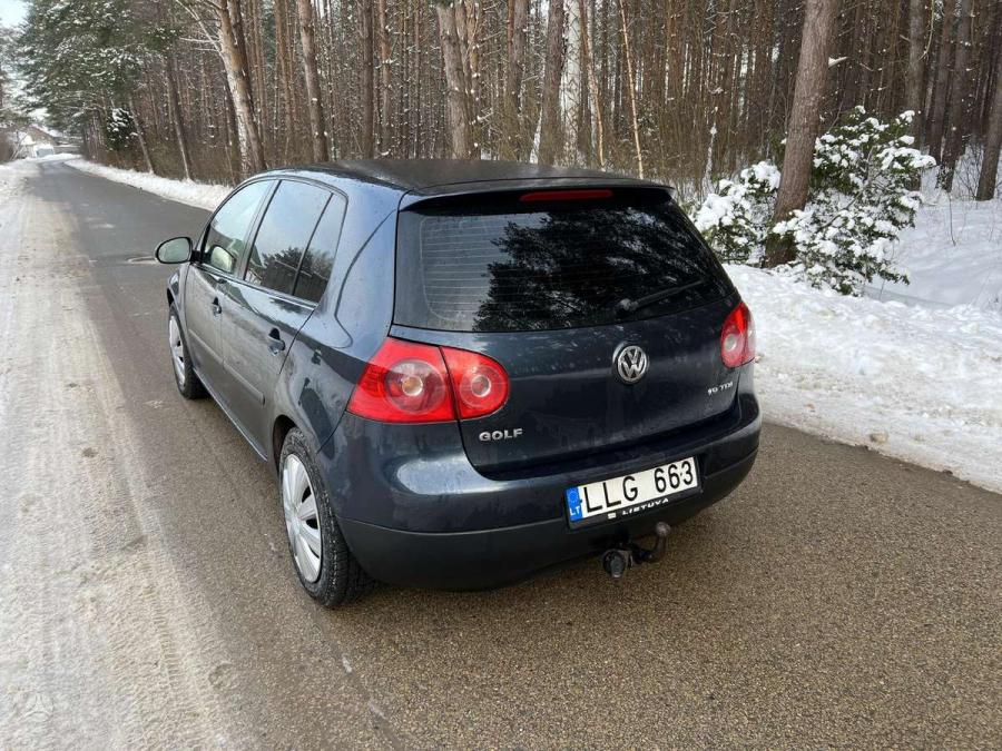 Blue Volkswagen Golf 2006 in Klaipeda, with an engine capacity of 1.90 L and mileage of 502 thousand km for 1950 €, photo 4 on AUTOMOTO.COM.LV