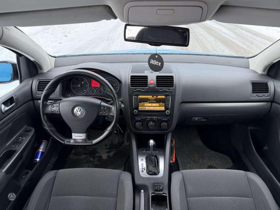 Blue Volkswagen Golf 2006 in Kaunas, with an engine capacity of 1.97 L and mileage of 246 thousand km for 2850 €, photo 5 on AUTOMOTO.COM.LV