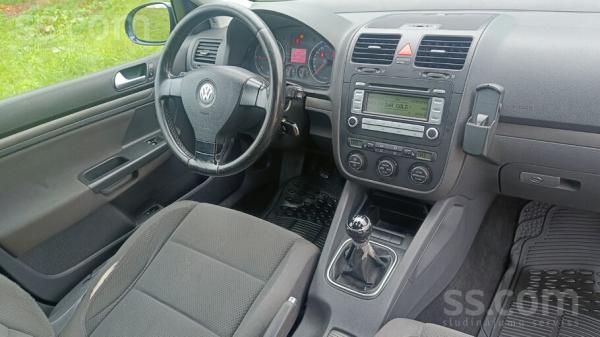 Blue Volkswagen Golf 2006 in Riga, with an engine capacity of 2.00 L and mileage of 409 thousand km for 1650 €, photo 4 on AUTOMOTO.COM.LV