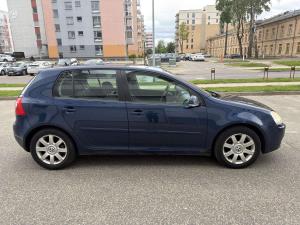 Blue Volkswagen Golf 2006 in Vilnius, with an engine capacity of 1.90 L and mileage of 348 thousand km for 800 €, photo 4 on AUTOMOTO.COM.LV
