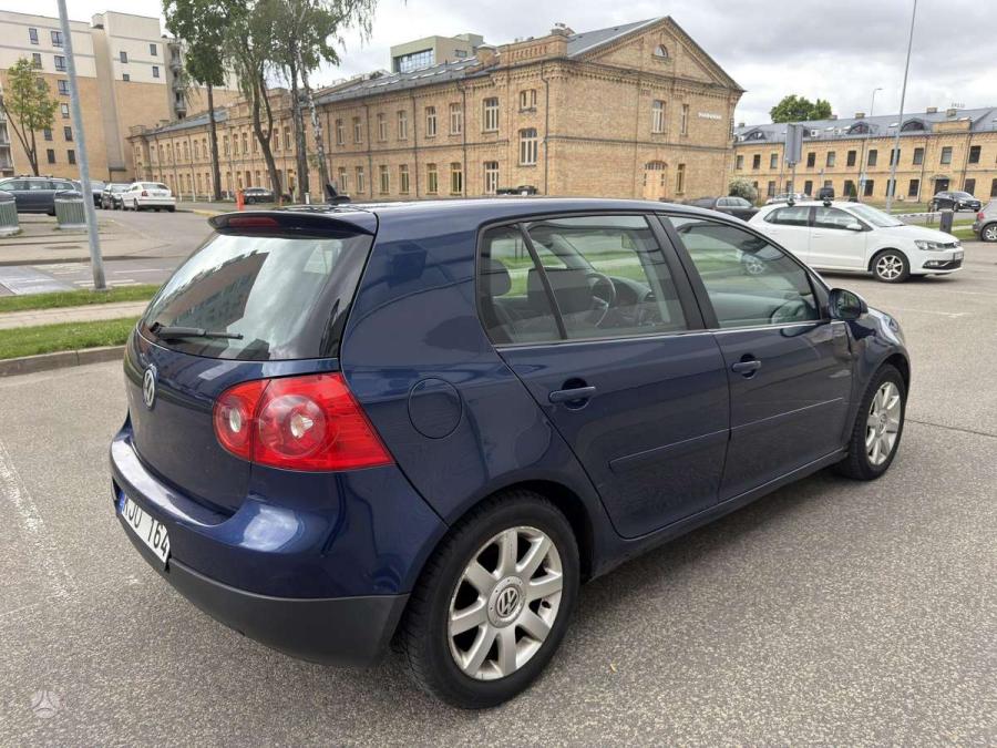 Blue Volkswagen Golf 2006 in Vilnius, with an engine capacity of 1.90 L and mileage of 348 thousand km for 800 €, photo 5 on AUTOMOTO.COM.LV