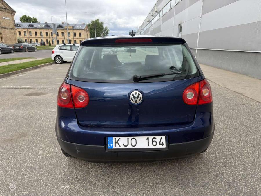 Blue Volkswagen Golf 2006 in Vilnius, with an engine capacity of 1.90 L and mileage of 348 thousand km for 800 €, photo 6 on AUTOMOTO.COM.LV
