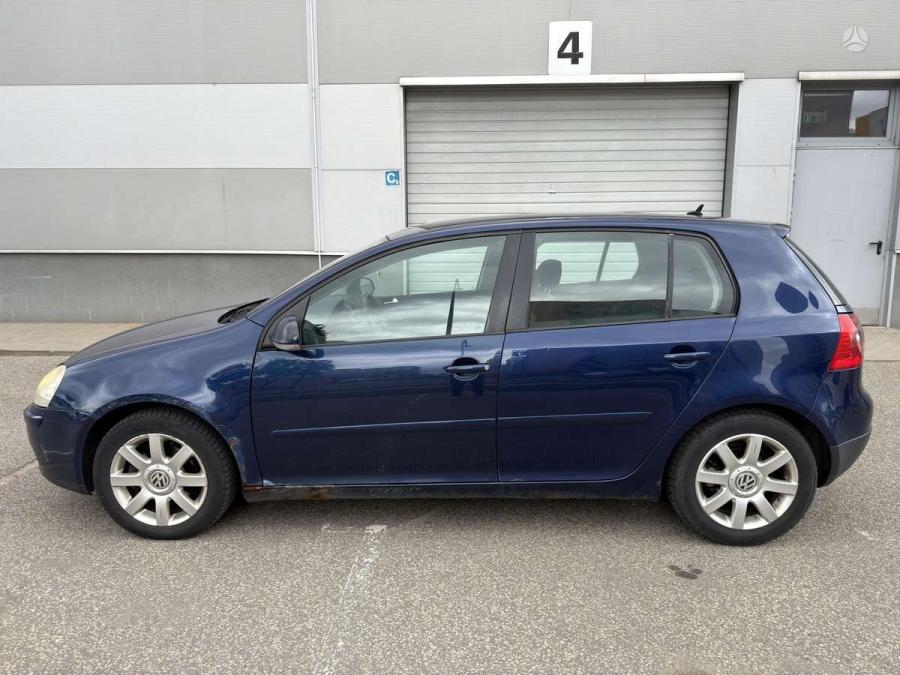 Blue Volkswagen Golf 2006 in Vilnius, with an engine capacity of 1.90 L and mileage of 348 thousand km for 800 €, photo 8 on AUTOMOTO.COM.LV