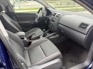 Blue Volkswagen Golf 2006 in Vilnius, with an engine capacity of 1.90 L and mileage of 348 thousand km for 800 €, photo 12 on AUTOMOTO.COM.LV