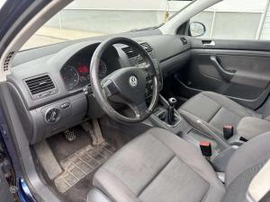 Blue Volkswagen Golf 2006 in Vilnius, with an engine capacity of 1.90 L and mileage of 348 thousand km for 800 €, photo 15 on AUTOMOTO.COM.LV