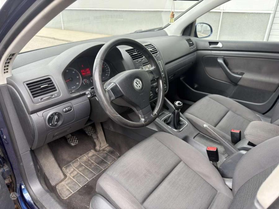 Blue Volkswagen Golf 2006 in Vilnius, with an engine capacity of 1.90 L and mileage of 348 thousand km for 800 €, photo 15 on AUTOMOTO.COM.LV
