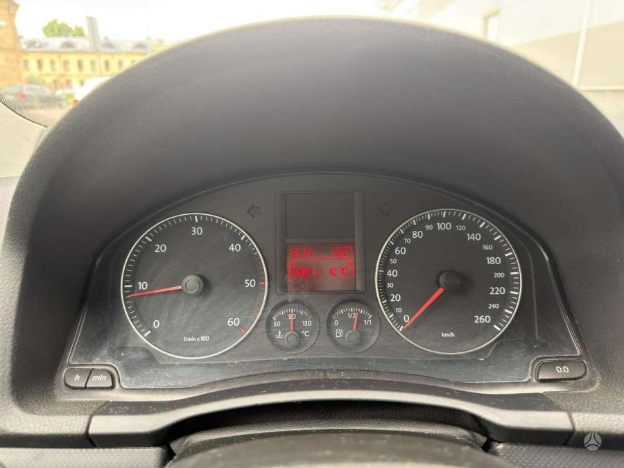 Blue Volkswagen Golf 2006 in Vilnius, with an engine capacity of 1.90 L and mileage of 348 thousand km for 800 €, photo 16 on AUTOMOTO.COM.LV