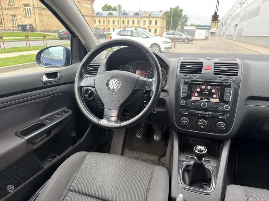 Blue Volkswagen Golf 2006 in Vilnius, with an engine capacity of 1.90 L and mileage of 348 thousand km for 800 €, photo 18 on AUTOMOTO.COM.LV