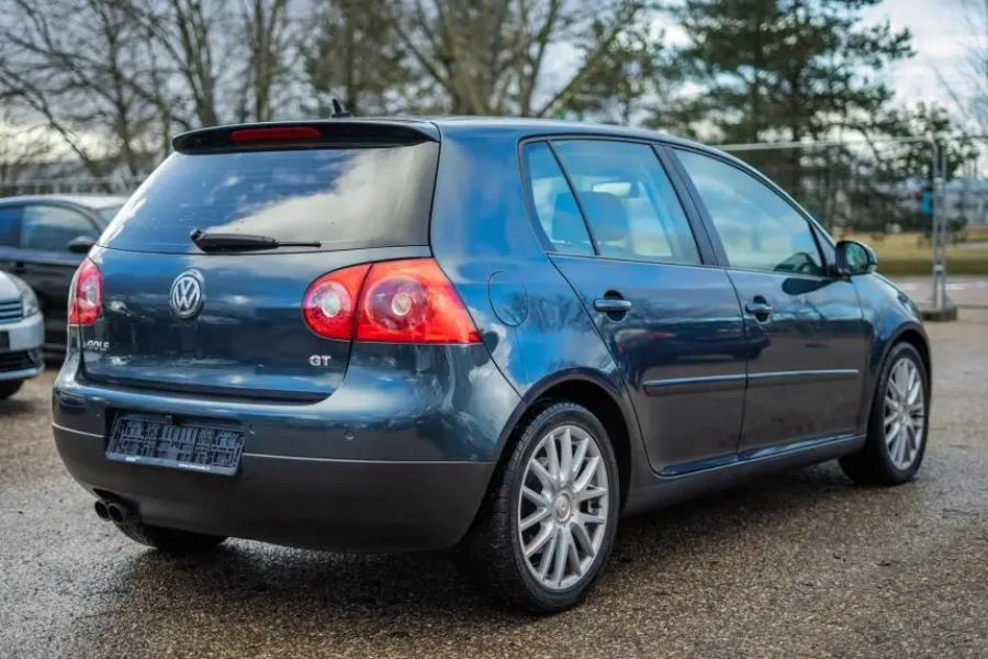 Blue Volkswagen Golf 2006 in Liepaja, with an engine capacity of 2.00 L and mileage of 265 thousand km for 3850 €, photo 5 on AUTOMOTO.COM.LV