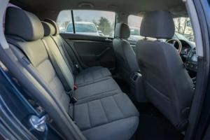 Blue Volkswagen Golf 2006 in Liepaja, with an engine capacity of 2.00 L and mileage of 265 thousand km for 3850 €, photo 16 on AUTOMOTO.COM.LV